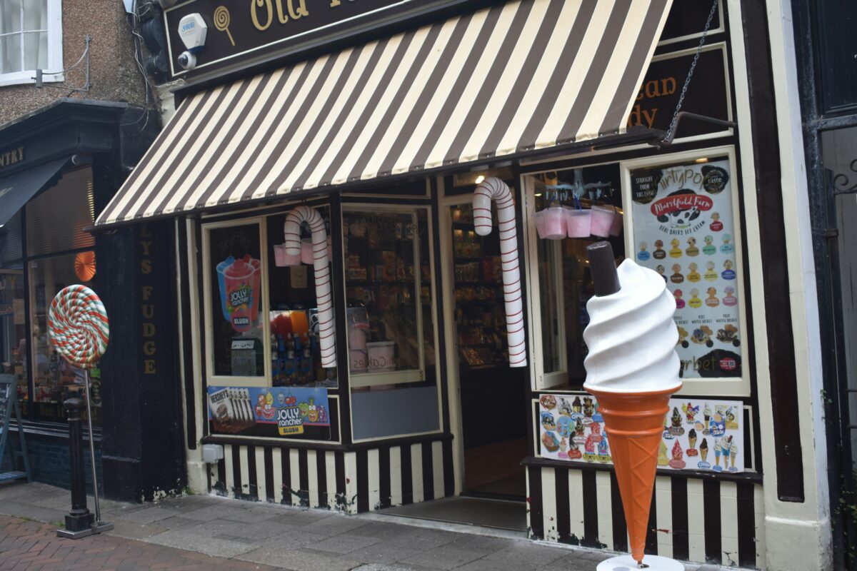 135+ Ice Cream Shop Names - BlogItUplife