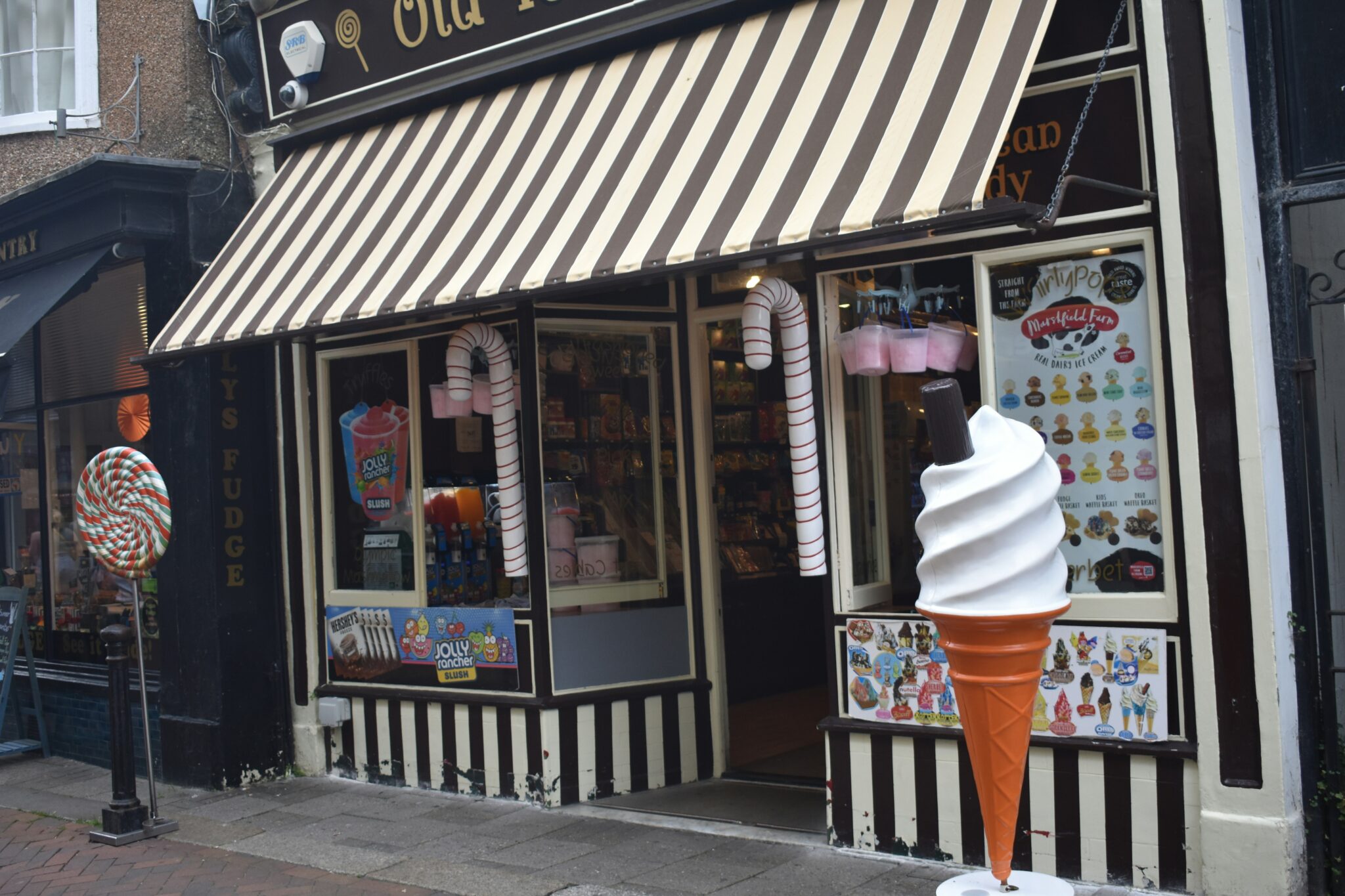 135+ Ice Cream Shop Names - BlogItUplife